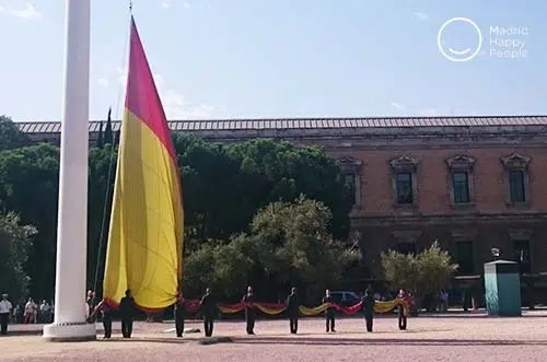 IZADO BANDERA COLÓN: fotos y fechas